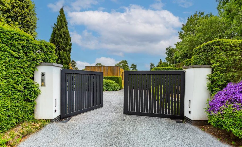 Stylish & Functional Entrance Gates to Elevate Your Property